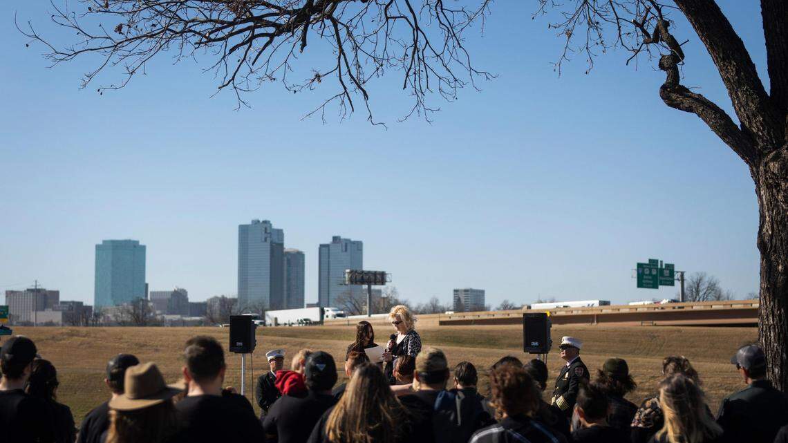 Families, first responders hold memorial to I-35W crash victims | Fort ...