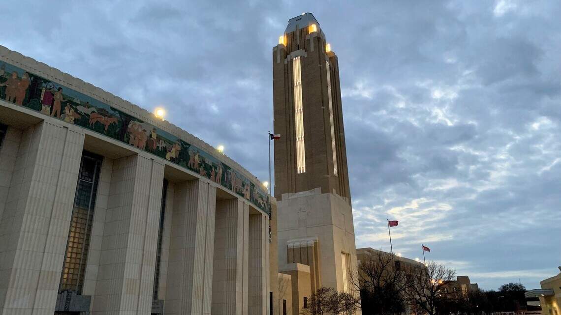Video shows lightning strike Will Rogers’ Pioneer Tower | Fort Worth ...