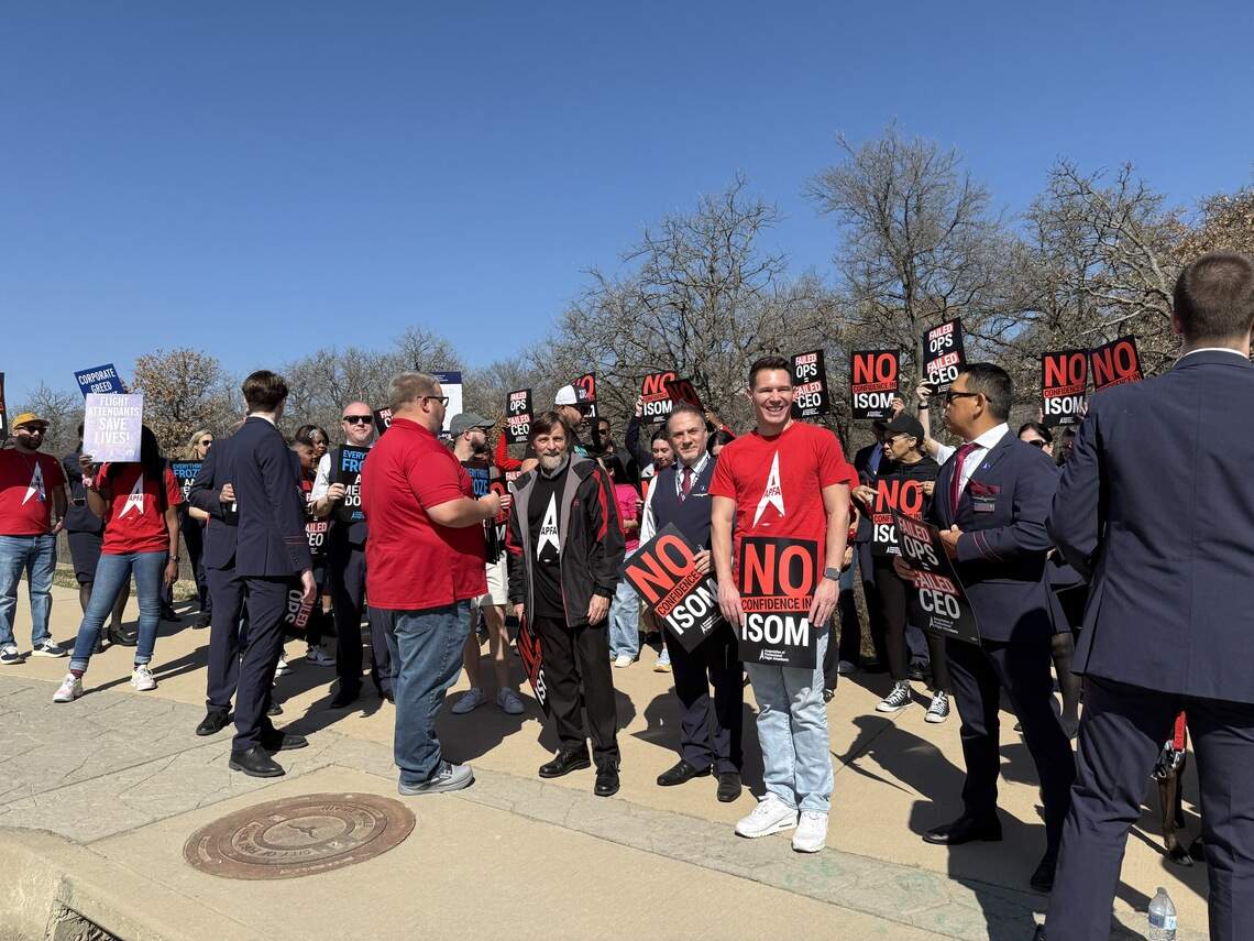 Flight attendants protest at American Airlines headquarters | Fort ...