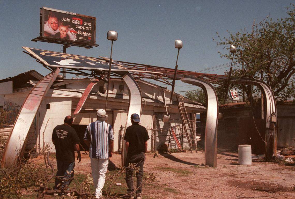 25 Years Later Remembering Fort Worth S Deadly 2000 Tornado Fort
