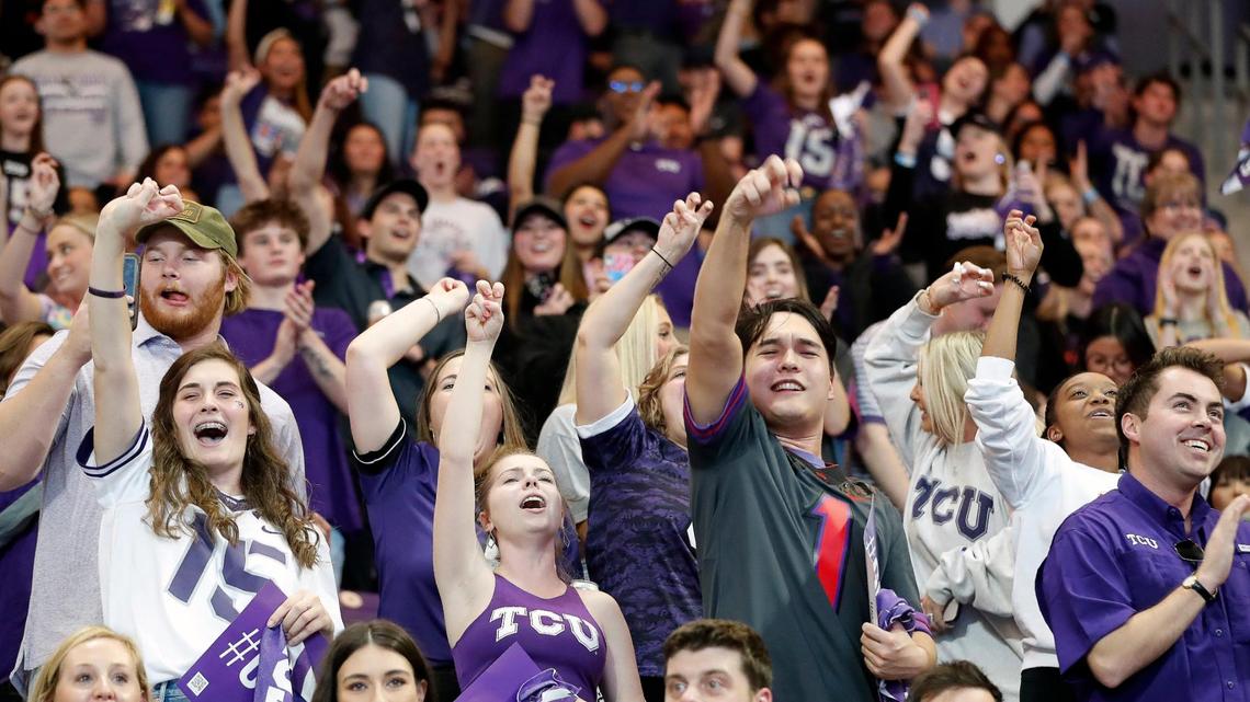 Crowds of Fort Worth TCU fans support Horned Frogs despite loss | Fort ...