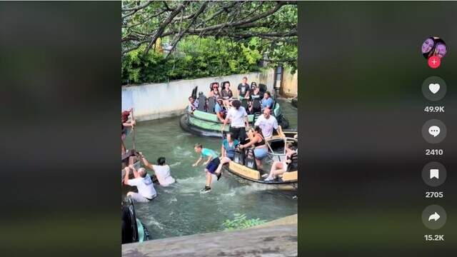 WATCH: Six Flags riders jump off malfunctioning Roaring Rapids | Fort ...