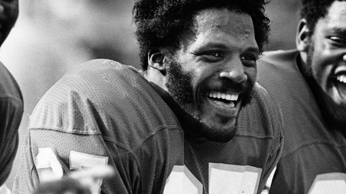 Chiefs' Delaney died a hero, still lives within his widow | Kansas City ...