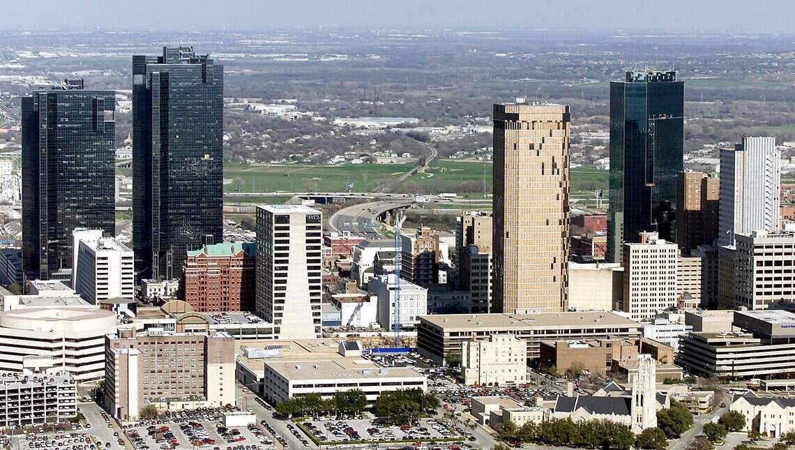 Author gathers stories from 2000 Fort Worth tornado | Fort Worth Star ...