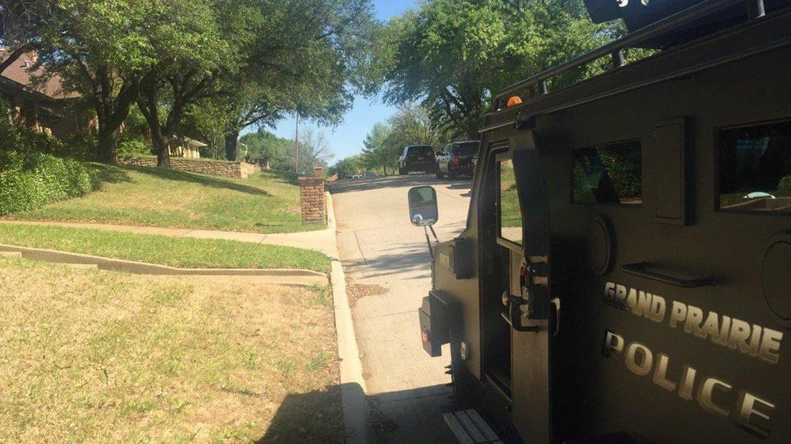 Grand Prairie police investigate barricaded man | Fort Worth Star-Telegram