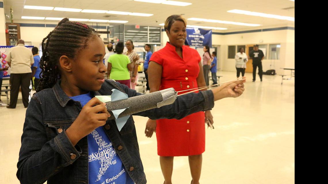 Fort Worth students flying high at Dunbar aerospace camp | Fort Worth ...